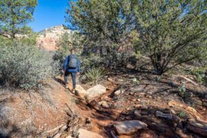 How To Hike The Keyhole Cave Trail In Sedona